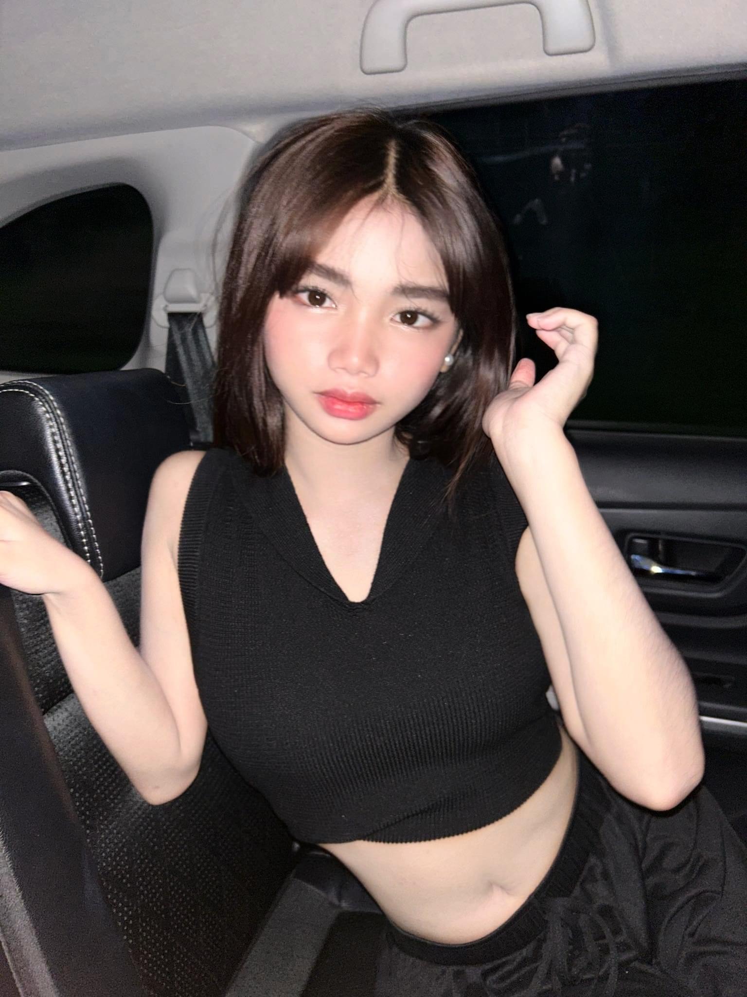 Chat with Mary claire | @User#1714553687111 - NsfwGPT.AI - Not just an NSFW AI chatbot platform.