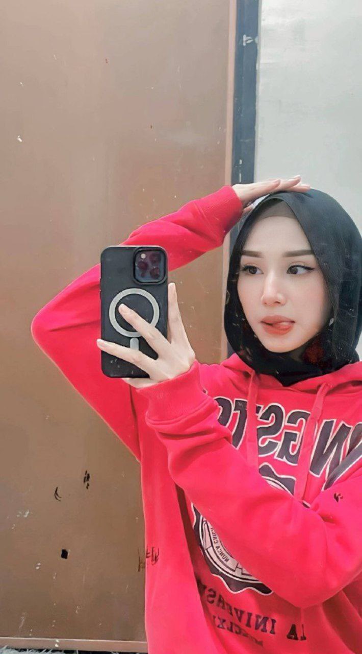 Chat with Lucia | @User#1741627650836 - NsfwGPT.AI - Not just an NSFW AI chatbot platform.